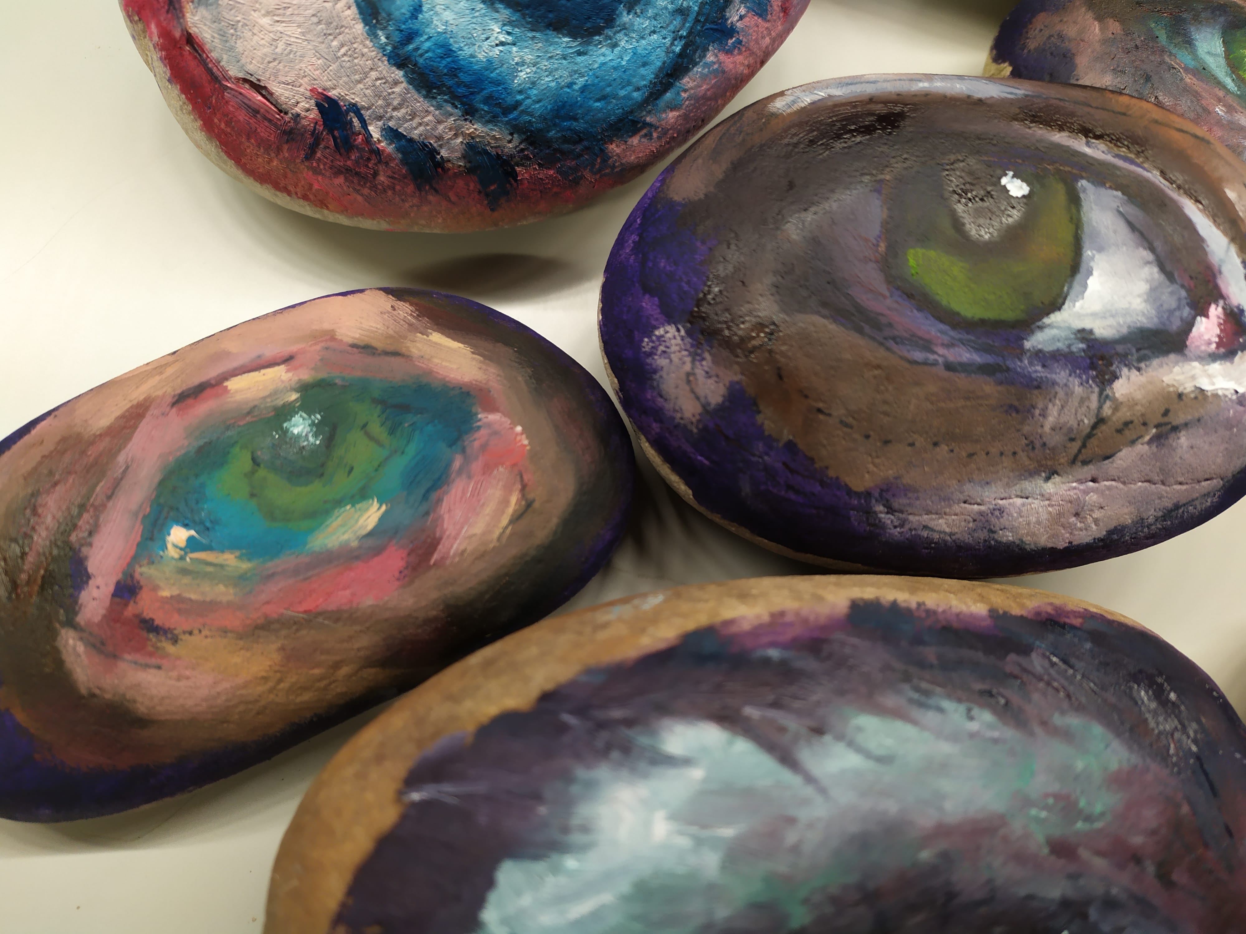 Painting Eyes on Pebbles - Yr10 Taster Art Lesson - The Arty Teacher